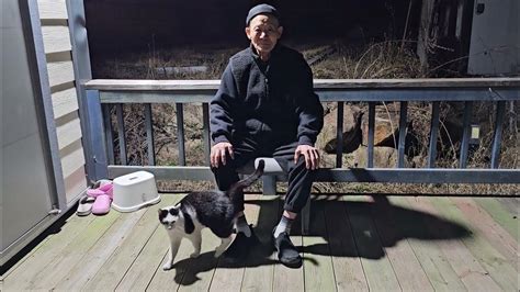 할아버지와 애교덩어리 고양이 레오 Youtube