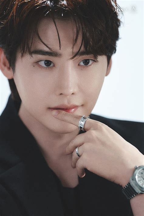 더쿠 소속사 옮긴 이종석 화보 비하인드