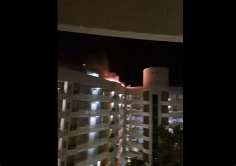 Helikopter Jatuh Di Atap Hotel Sebelum Terbakar