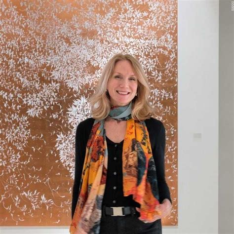 Female Fakes And Scammers To Beware Of