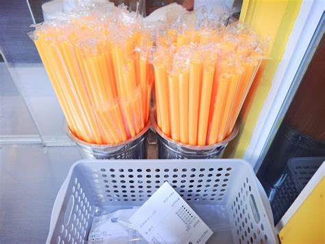 일회용 종이컵·플라스틱 빨대 계속 쓴다규제 철회 한국경제