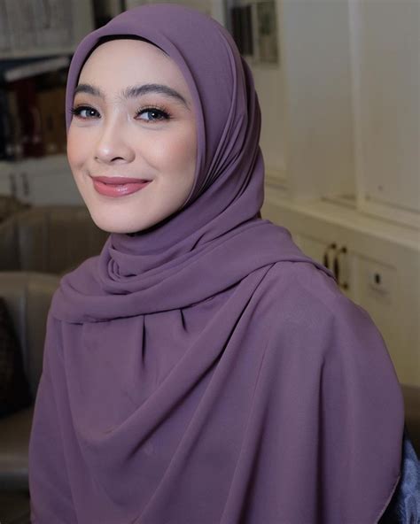 9 Gaya Makeup Ala Dian Ayu Lestari Tampil Flawless Bak Abg