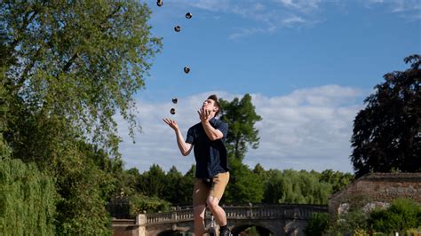 World Record For Juggling 2 Balls In One Hand At Andrew Godina Blog