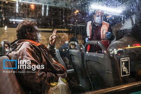 یک شب در کنار بی‌‎خانمان‌های اتوبوس خواب