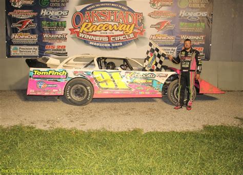 Rusty Schlenk Leads Flag To Flag Oakshade Raceway