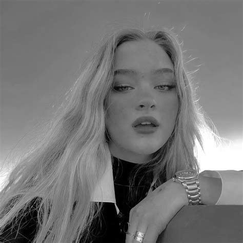 Fadia Adlı Kullanıcının صور بنات اسود و ابيض Panosundaki Pin Kadın