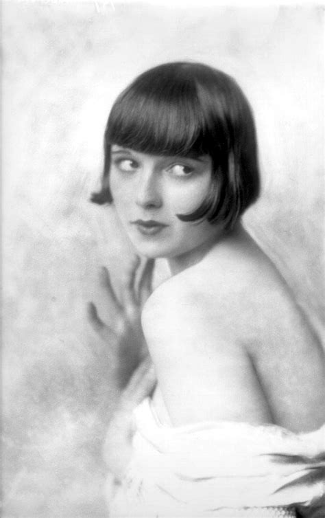 The Girl With The Bob 27 Stunning Portraits Of Louise Brooks In The