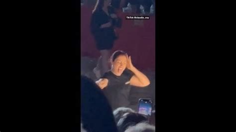 Auslan Interpreter Steals The Show At P Nks Australian Concert Au — Australias