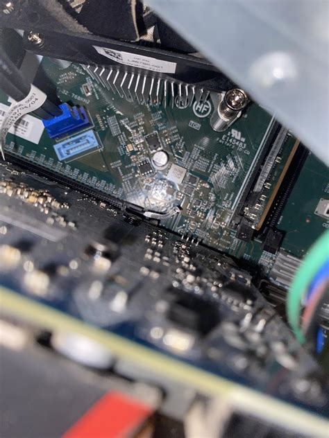 how do i extract this gpu from this type of lock i can t find a way