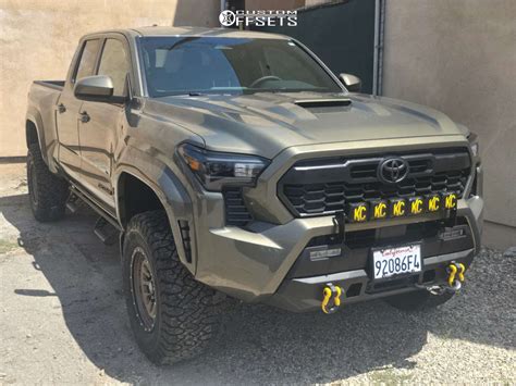 2025 Toyota Tacoma With 17x8 5 25 Rough Country 87 Series And 285 70r17