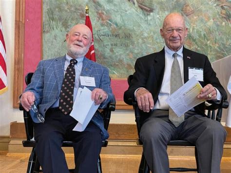 8 Hot Sexy Noe Loef Bikini Pics