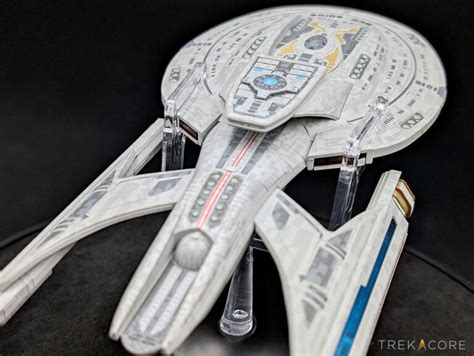 Review — Fanhomes New Luna Class Uss Titan Starship Model