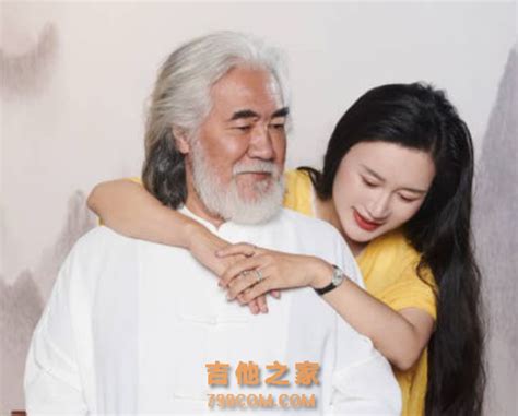 31岁知名歌手官宣结婚！娶漂亮经纪人高调秀恩爱，日久生情成美谈 吉他歌手 吉他之家