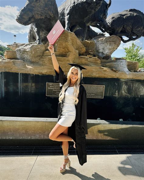 Grace Jackson Just Glad To Be An Arkansas Grad 🎓🍾🐽 ️🪩 Instagram
