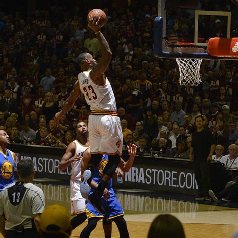 Lebron James Dunks Cavs