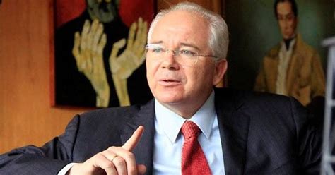 Rafael Ramírez Y Sin Embargo Se Mueve