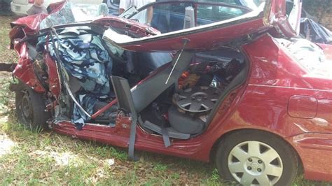 アメリカの女子大生、時速160kmの車と正面衝突し8か所を骨折するも2週間後に大学を卒業 ポッカキットポッカキット