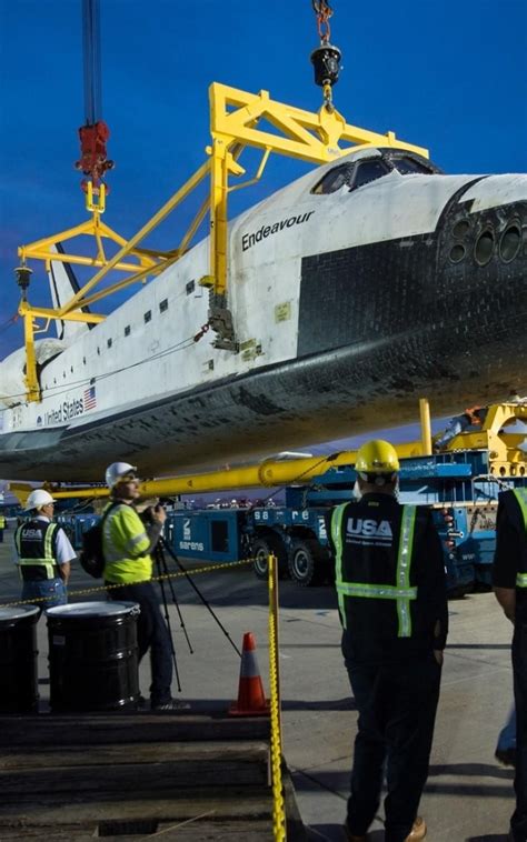 801x1281 Resolution Shuttle Assembly People 801x1281 Resolution