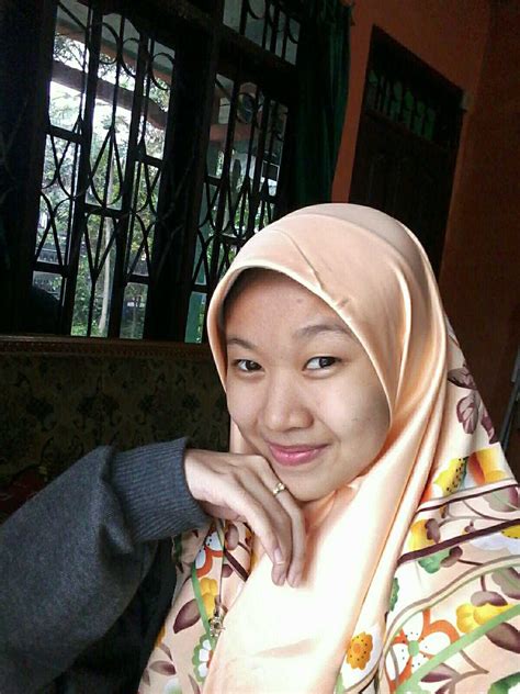 People Following Andari Dya