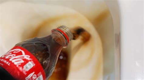 김빠진 콜라 그냥 버리지 마세요 끝내주는 청소 활용법 5가지