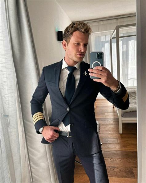 ปักพินโดย Michele Lee ใน Pilot Patrick