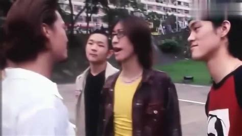 《古惑仔》山鸡三人在球场遇到一群学生，结果竟被一群学生给吓跑了高清1080p在线观看平台腾讯视频