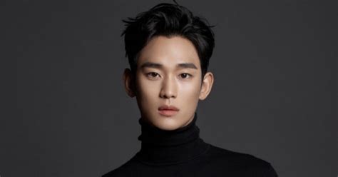 김수현 ‘최대 팬카페 활동 잠정 중단…팬덤도 등돌리나