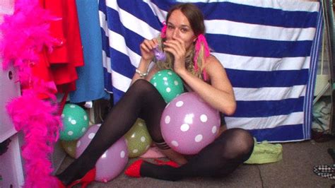 Pastel Dot Loon Blowing And Popping Cute College Gal Going Naughty