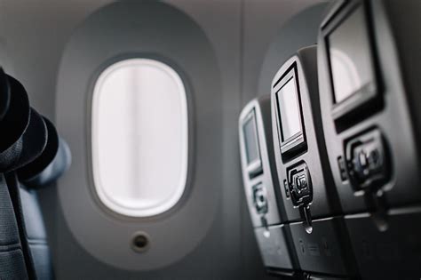 비행기 탈 때 주의할 점과 꿀팁 비행기 여행 기내 준비물 장거리 비행