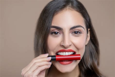 Best Lipstick For Thin Lips Expert Tricks Looks Blush