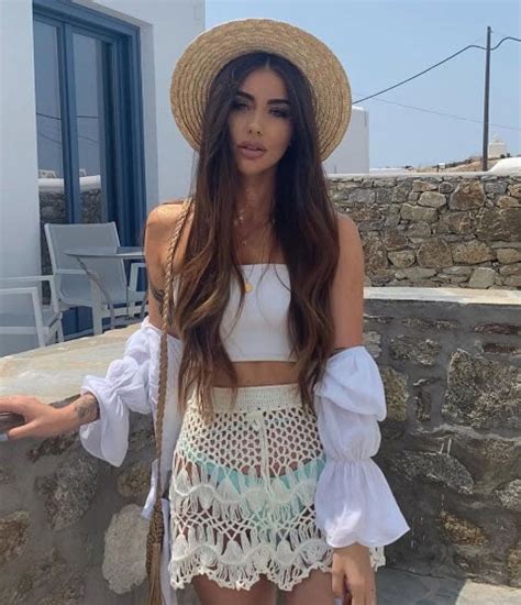 Influencer Sues Surgeon After Claims ‘overly Large Breast Implants