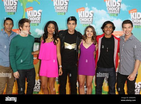 Cast Members For Power Rangers Dino Charge At Nickelodeons 29th Annual