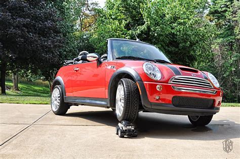 Those Big Trucks Dont Intimidate This Mini Scrolller