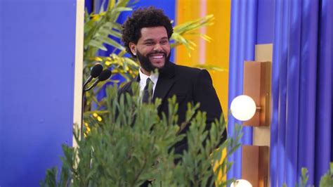Blinding Lights Milik The Weeknd Nomor 1 Di Chart Lagu Randbhip Hop
