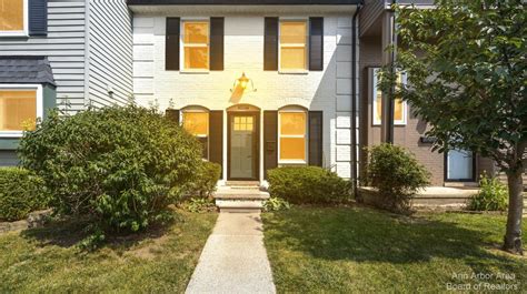 3497 Burbank Dr Ann Arbor Mi 48105 Mls 23127790 Redfin