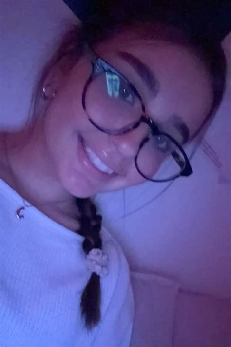 Girl With Glasses Glasses Inspo Glasses Aesthetic Glasses Ideas In