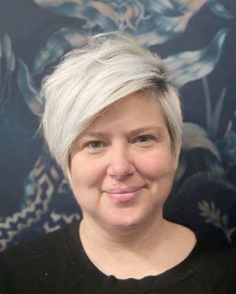 60 Trendiest Asymmetrical Pixie Cuts For 2023 Artofit