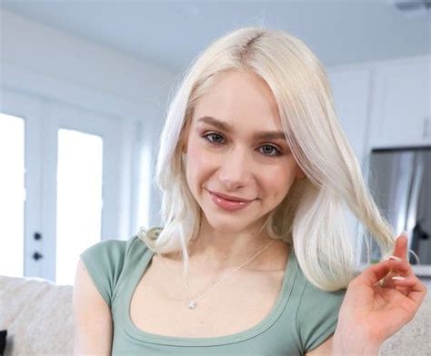 Scarlett Hampton Biographywiki Age Height Career Photos And More