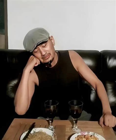 54 Year Old Singer Abao Makes A Rare Appearance Grows A Thick Beard Eats Meat Buns And Green