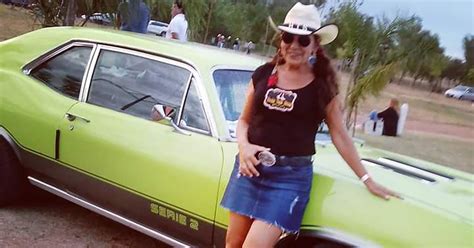 Botas Texanas Un Sombrero Y Clases En Vhs La Cowgirl Que Abrió La