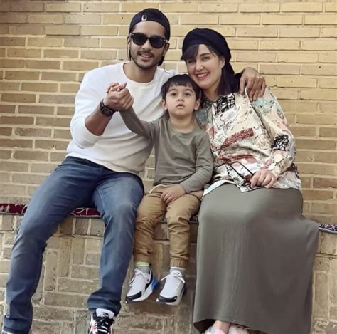 رونمایی ساعد سهیلی از عکس خانوادگی با همسر خارجی و فرزند جذاب و خوشگل