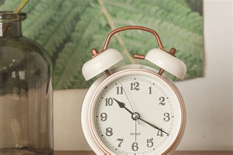 오리엔트 스노우엔틱 트윈벨 무소음 탁상시계 Otm1587w 위시버킷