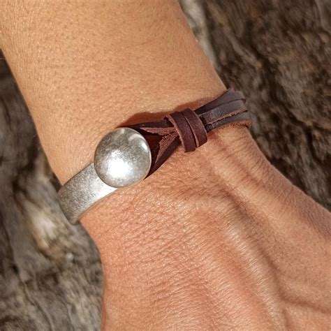 Вінтажний елегантний круглий акриловий браслет із цинкового сплаву