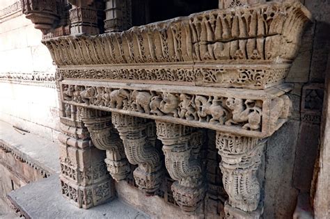 Un Somptueux Puits à Degrés à Adalaj Telling India Pictures