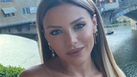 Evangelina Anderson brilló a más no poder con un vestido plateado de ...