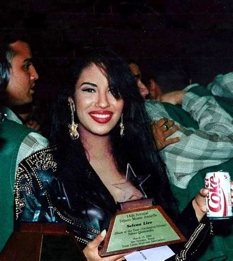 Pin By Wynema Cantrell On Selena Selena Selena Quintanilla Selena Quintanilla Videos
