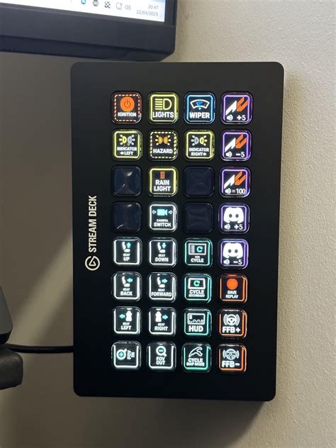 why does one button not rotate r elgato
