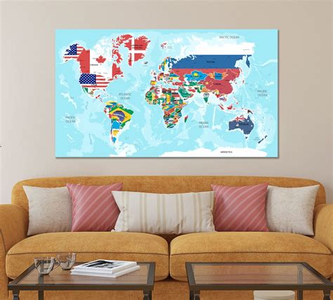 Дэлхийн газрын зураг төрийн далбаатай