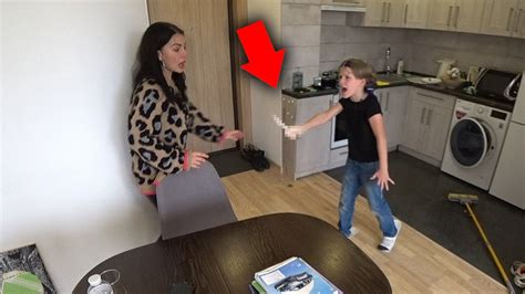 КИНУЛ НОЖ В МАТЬ Сын стал ПСИХОПАТОМ Мама ДОВЕЛА Мальчика до ПСИХУШКИ Хотела СДАТЬ сына в