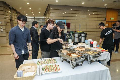 Presentation Ceremony For Outstanding Alumni Award Of Polyu Ama 2022 Department Of Applied